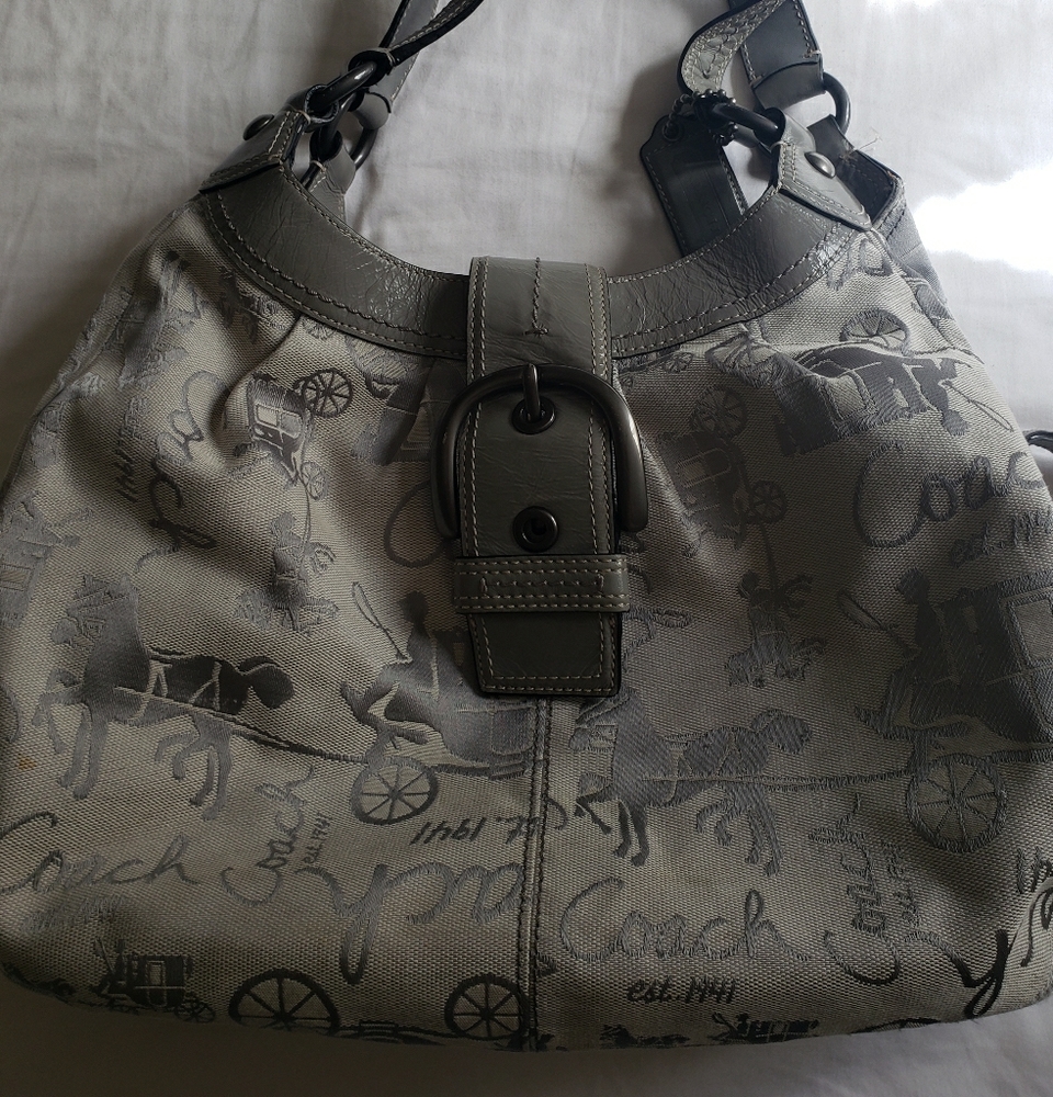 Coach Signature Horse And Carriage - Gem